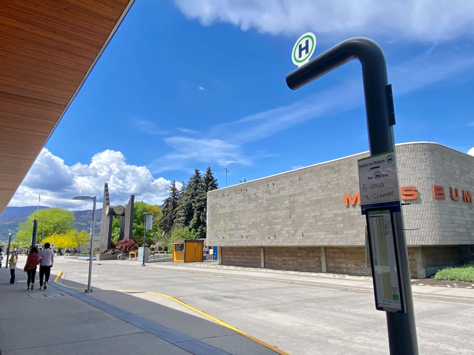 【2025年最新】ケロウナの公共バスの乗り方解説！新システム UMO（ユーモ）の使い方まで | ケロウナ info.jp